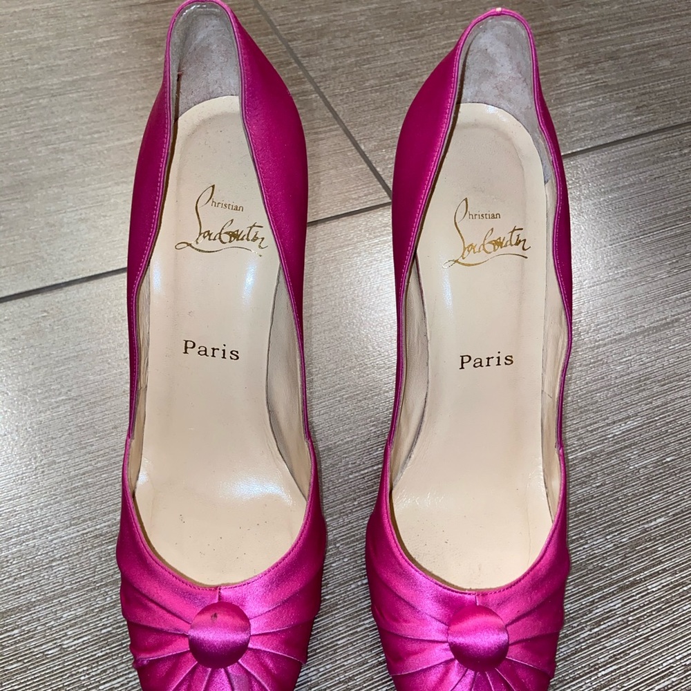 Louboutin Pink Satin Viva Lolo 100mm Pumps - Gem
